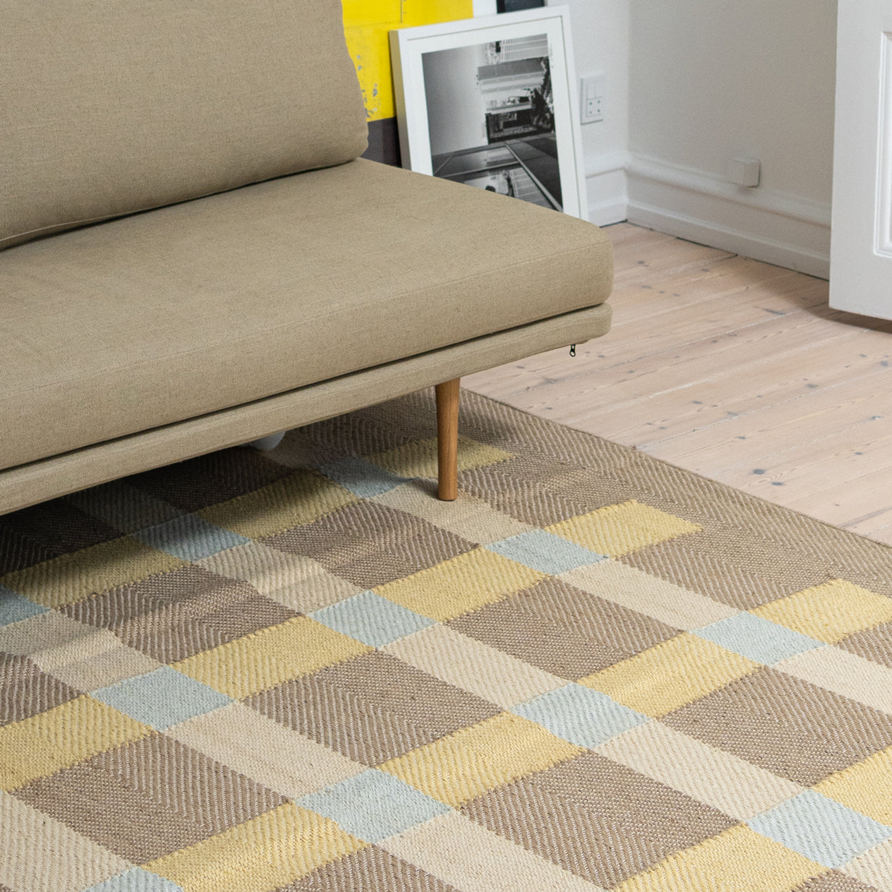 Jute Rug w. Sand Tones | Natural & Durable - Matias Moellenbach
